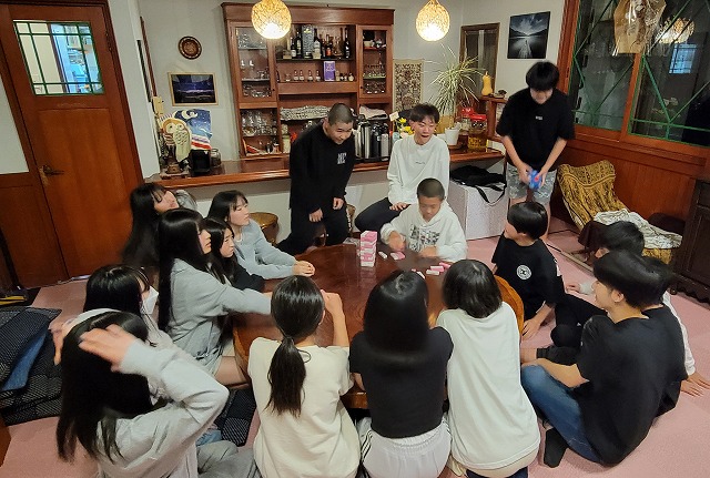 修学旅行の様子を写真で振り返る④（ペンションでの様子） | 宇治田原町立維孝館中学校