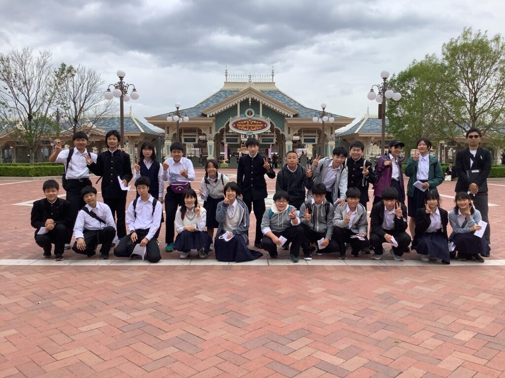 修学旅行1日目④（ディズニーランド） – 南丹市立美山中学校