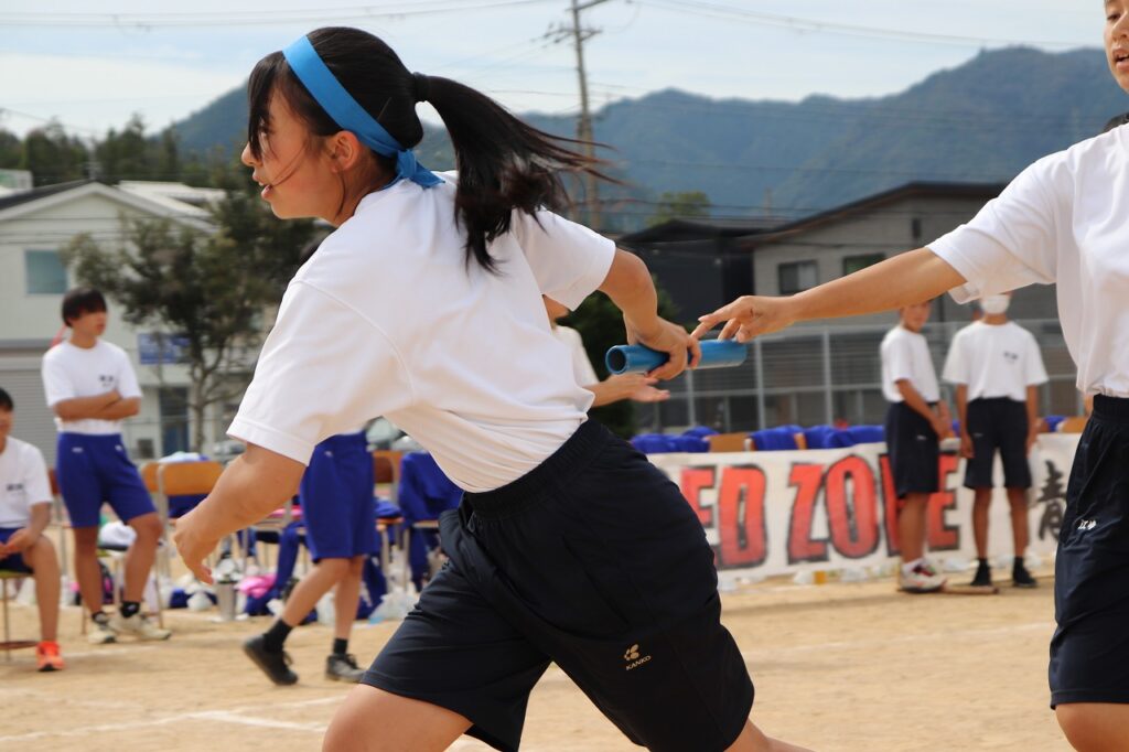 わっ速い！すごい応援の桃映リレー | 福知山市立桃映中学校