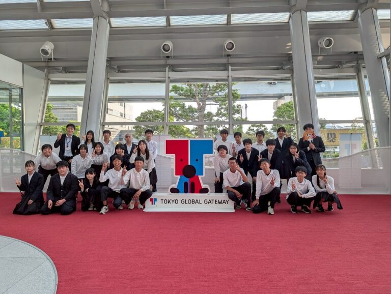 1日目のクラス写真 | 福知山市立桃映中学校