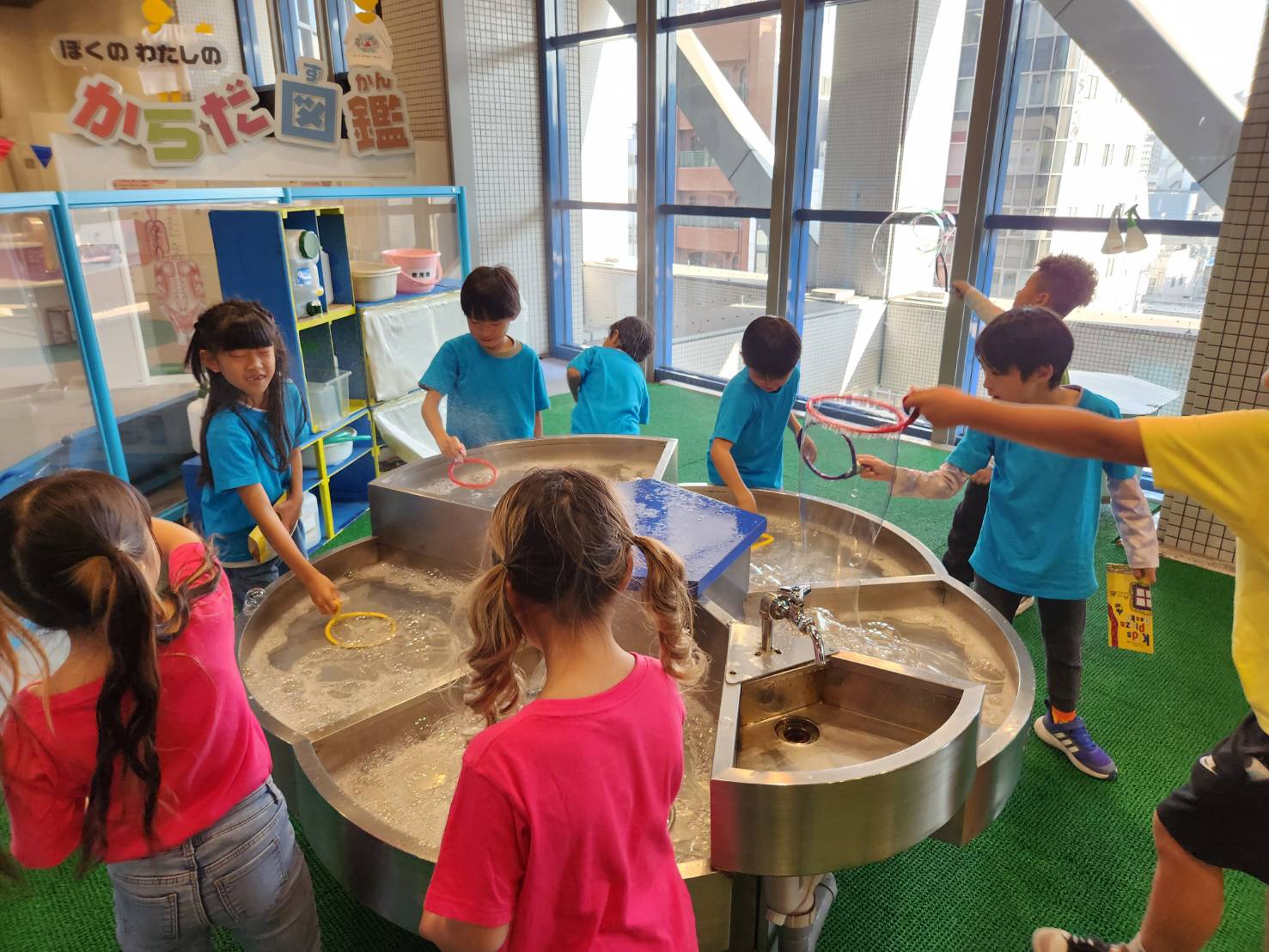 2年 校外学習「キッズプラザ」② - 八幡市立中央小学校