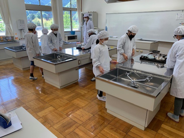 初めての家庭科 – 京丹波町立和知小学校